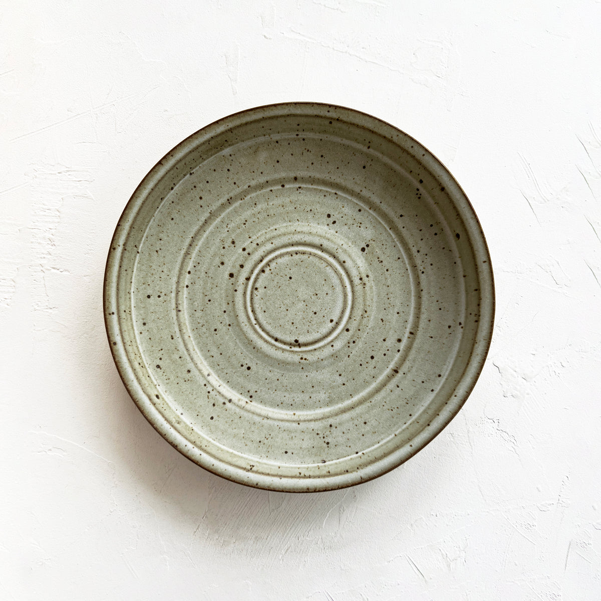 Ribbed Plate in Olive – Wilderhouse